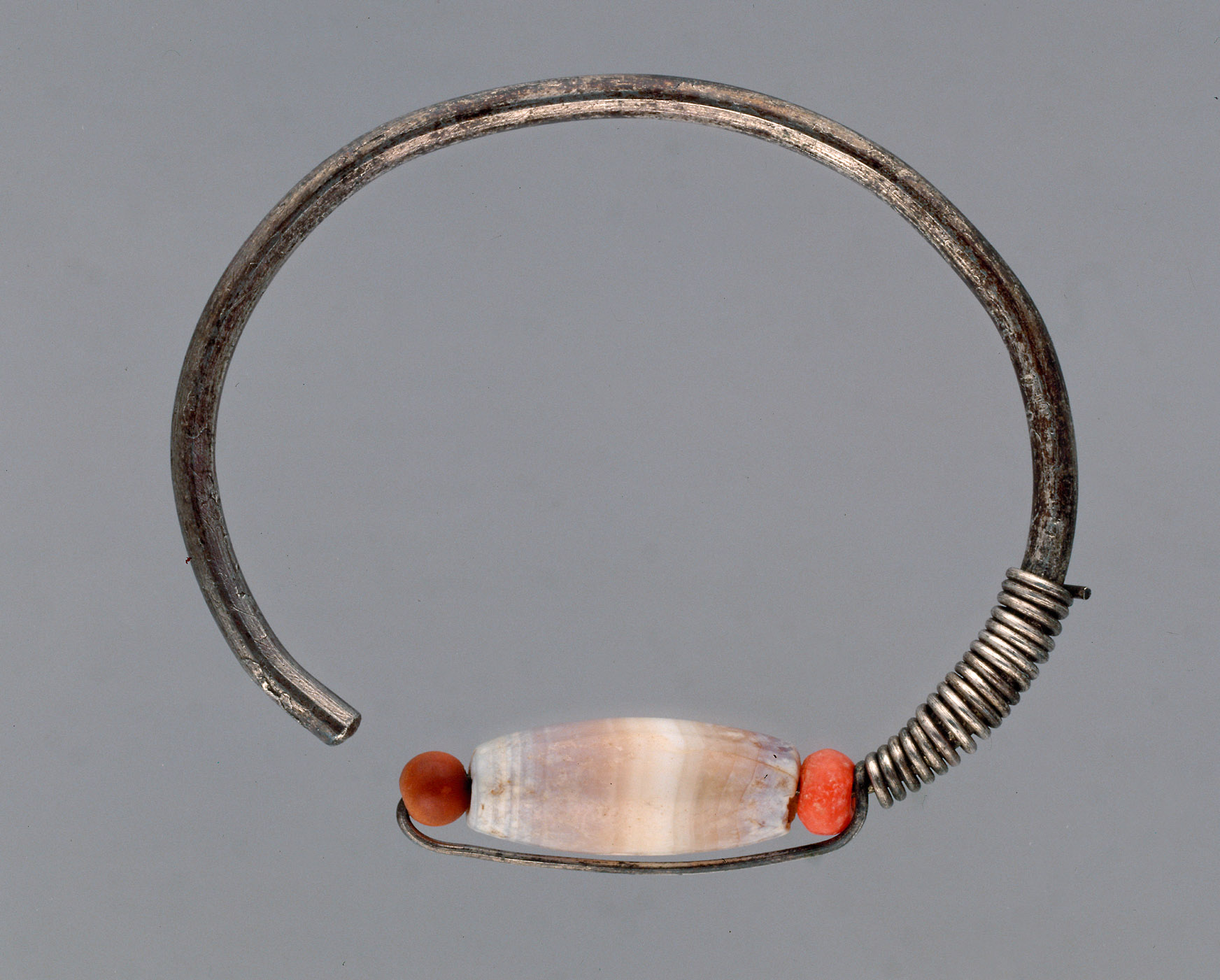 Armreif mit Sweret-Perle - Artworks - Kunsthistorisches Museum - KHM.at