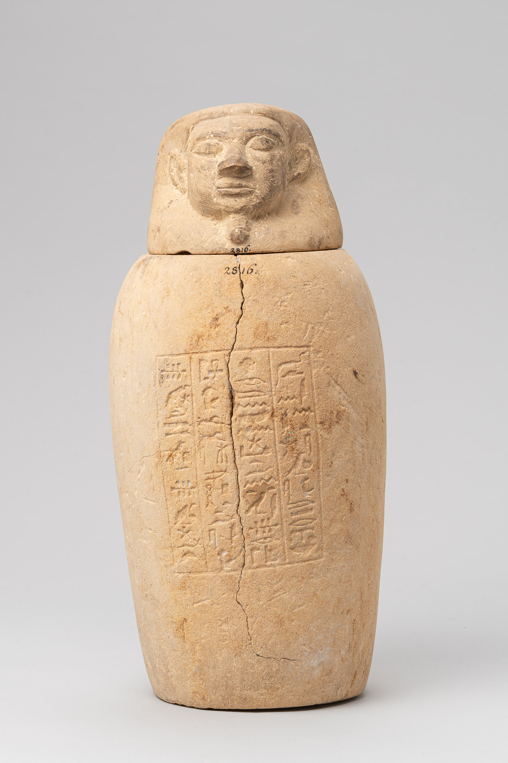 Kanope des Nes-schu-tefnut mit Deckel in Form eines Menschenkopfes ...