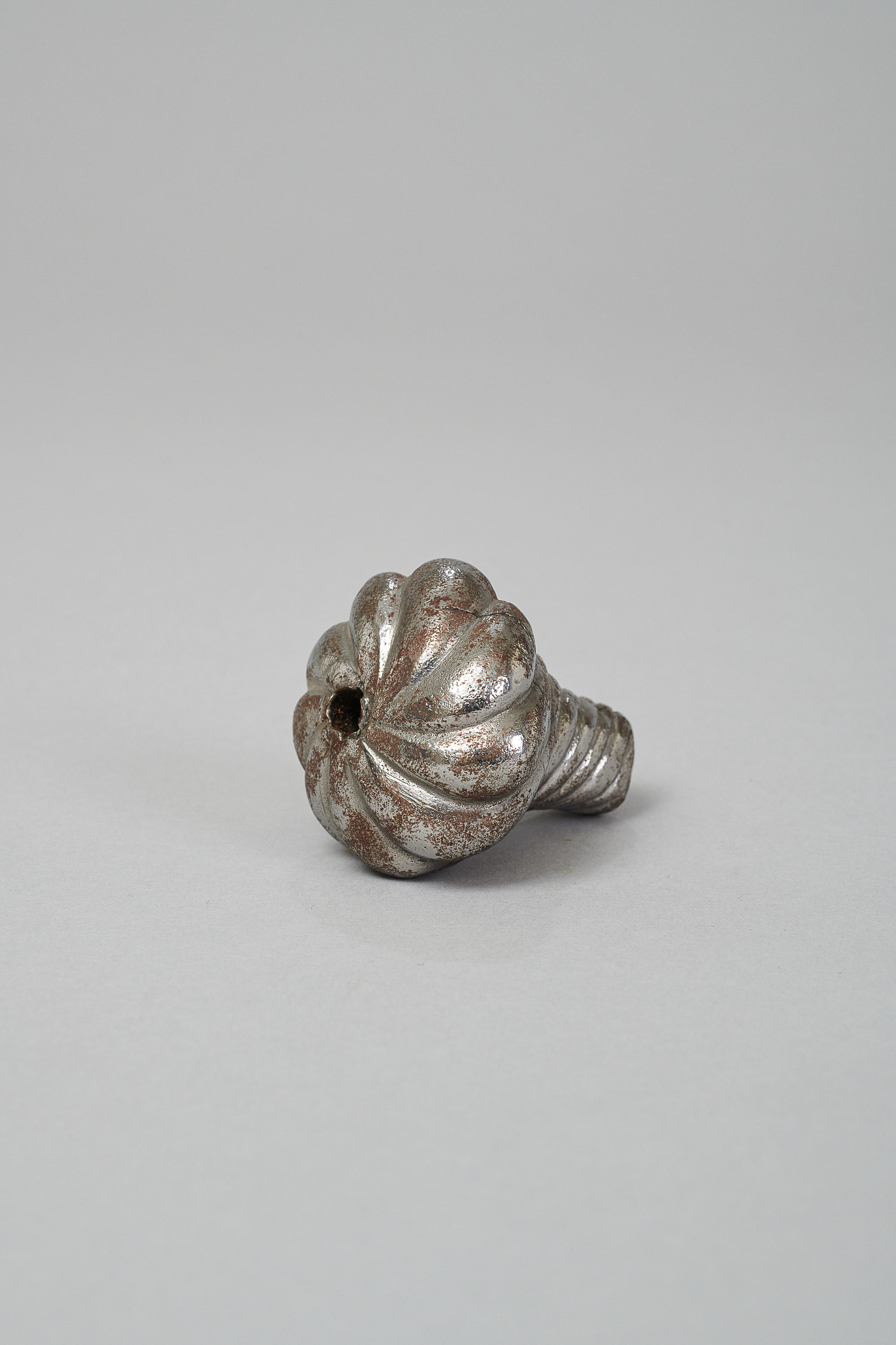 Schwertknauf aus Eisen, sog. gewundener Birnknauf - Kunstwerke ...