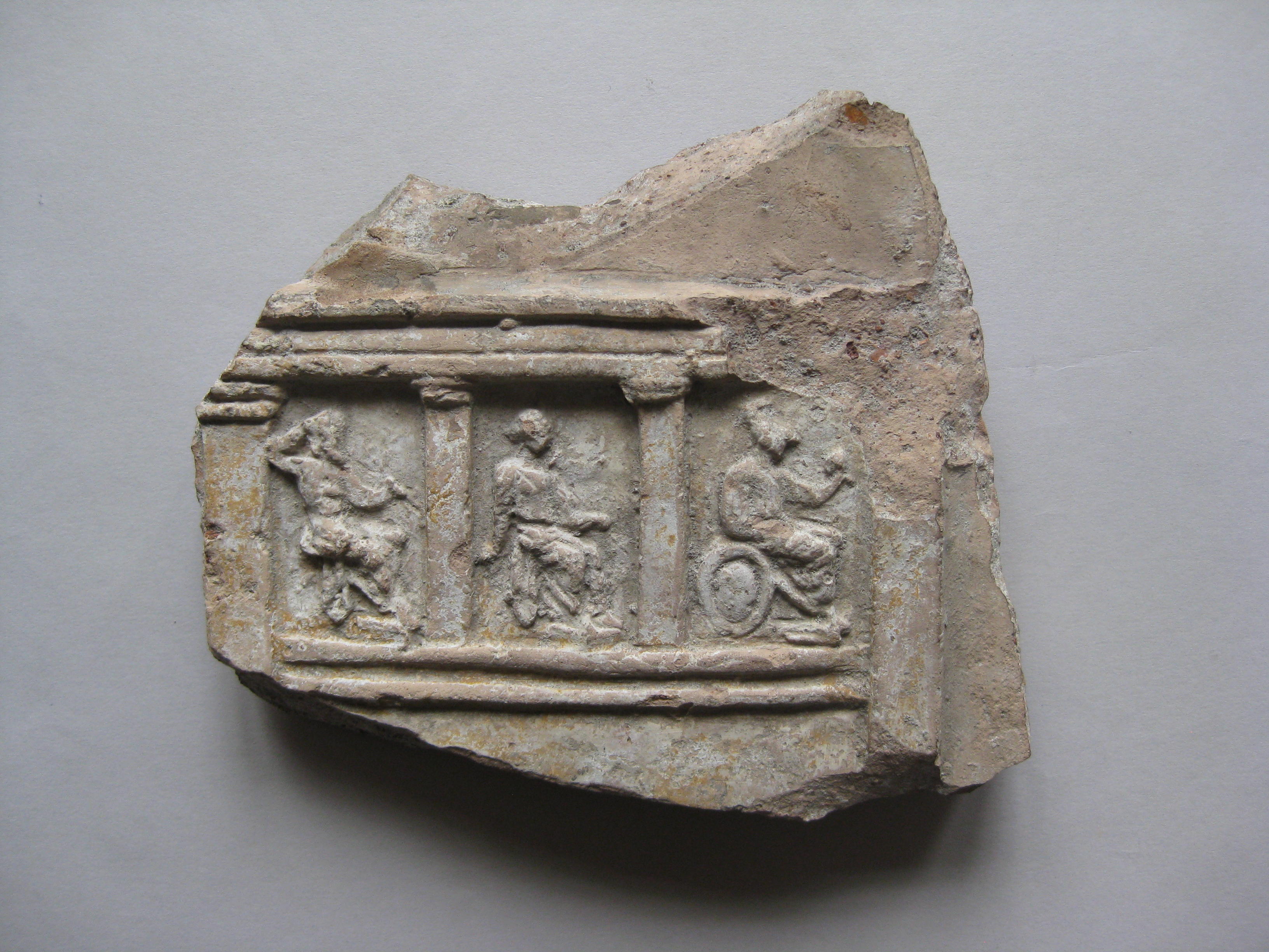 Fragment: Zeus, Hera und Athena in architektonischer Rahmung ...