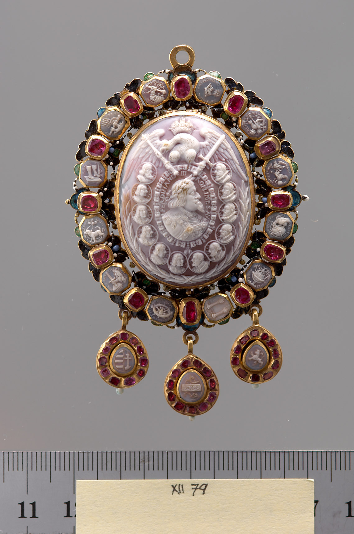 Medaillonkapsel mit Porträt Ferdinand III. (VS); Kaiser Ferdinand III. zu Pferd (RS ...